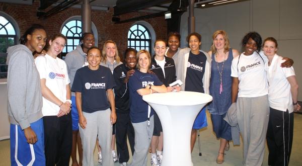 Isabelle Fijalkowski avec les Bleues | FFBB